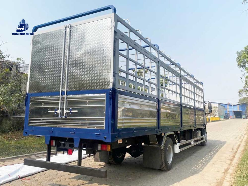 CHENGLONG M3 200HP (4 MÁY) THÙNG BẠT 9.9M TẢI 8.1 TẤN